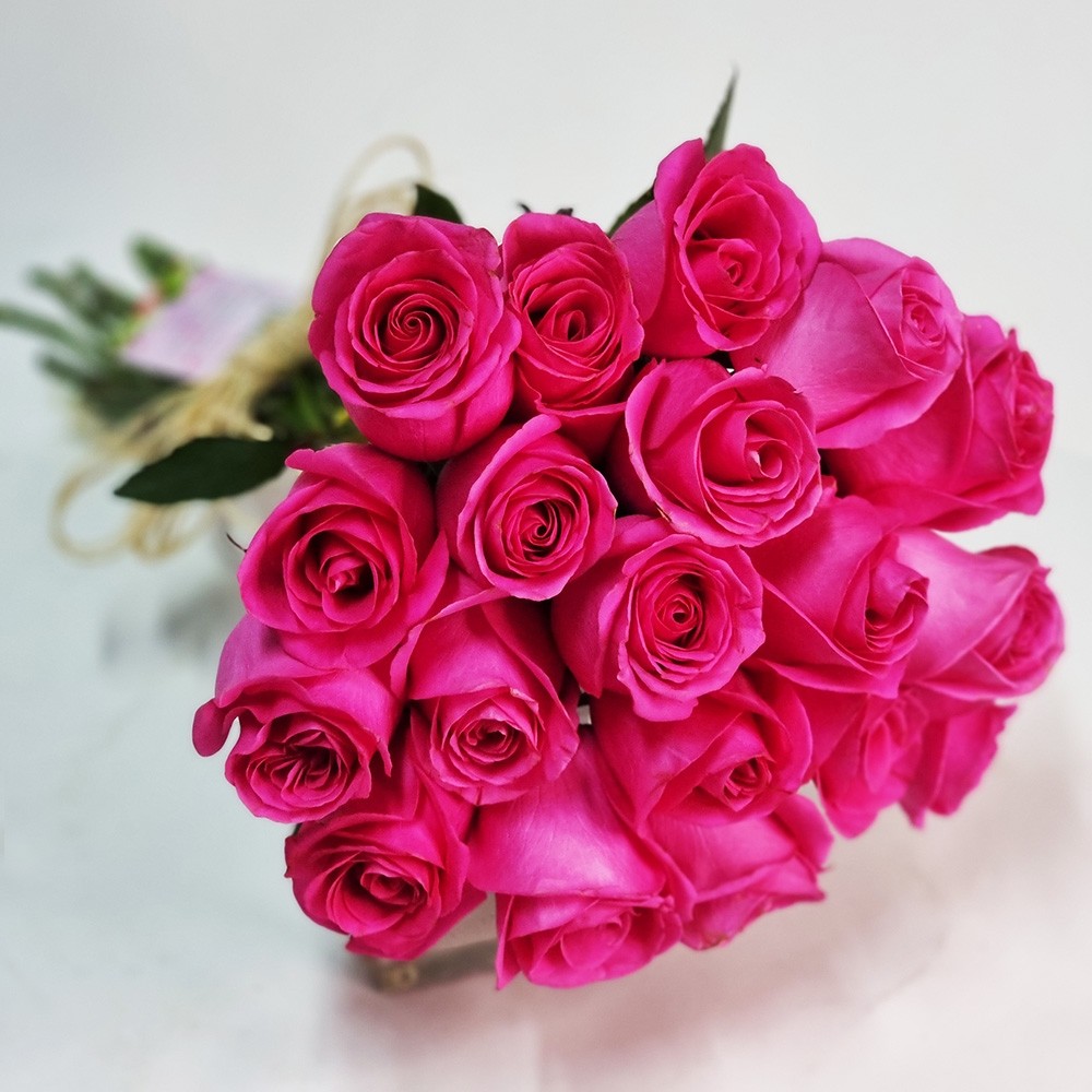 Buquê 18 Rosas Cor de Rosa Embalado | Uniflores